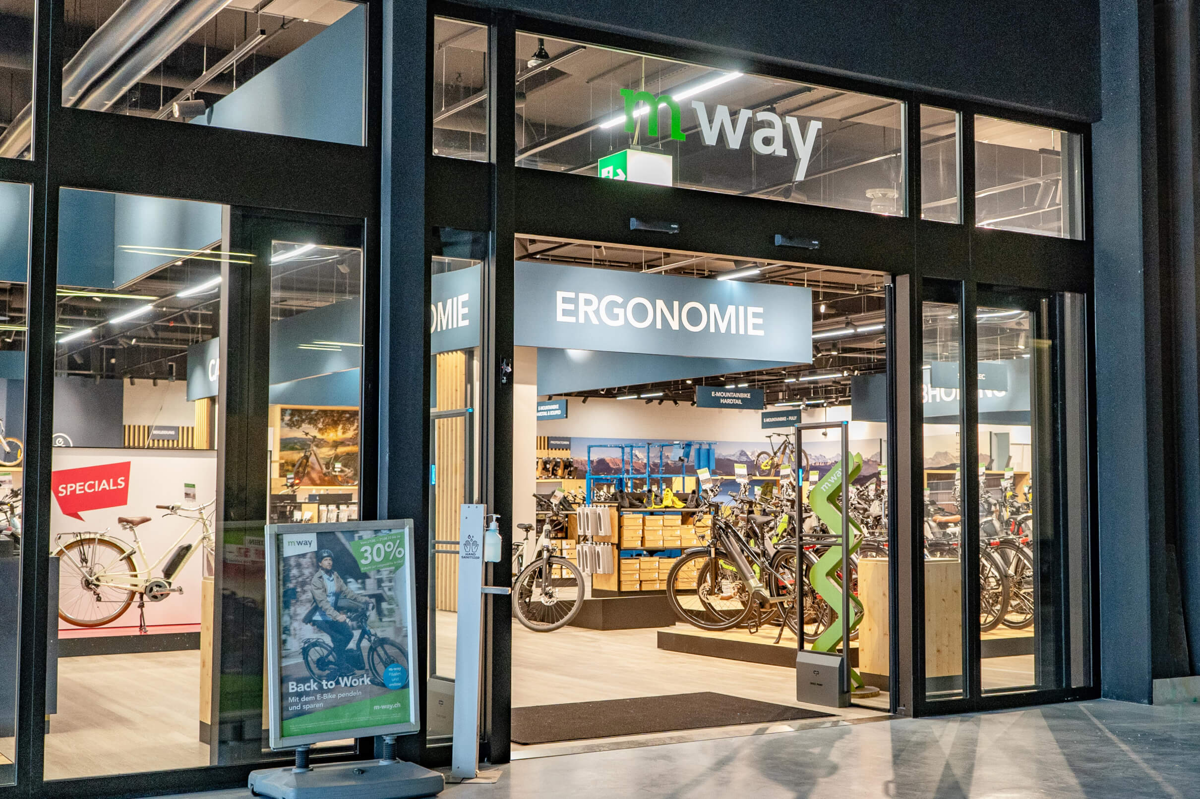 m-way: Neue Filialen, neue Dienstleistungen und eine Expansion nach ...
